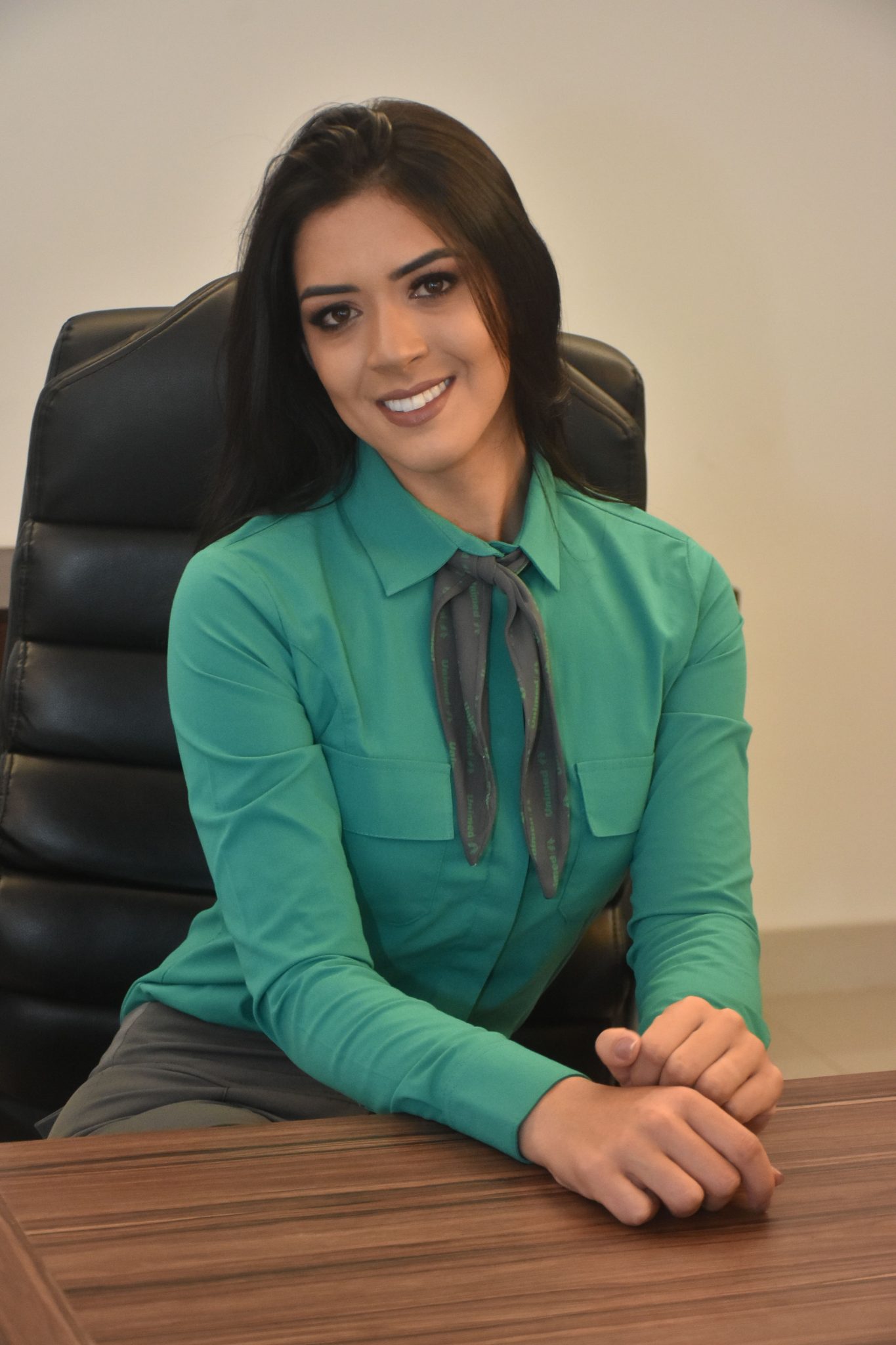 Uniforme social feminino: como montar um look? - Serfer