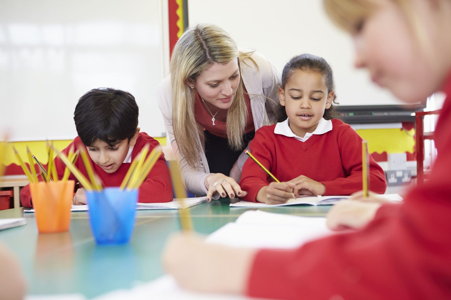 Uniforme para professores: modelos e como escolher - Serfer